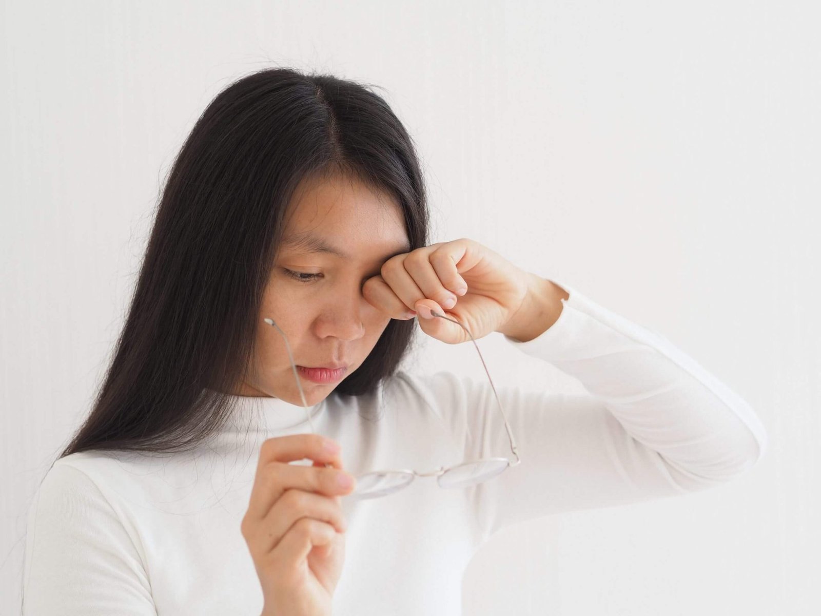 Eye Twitching Causes and Solutions | Lynbrook Optical